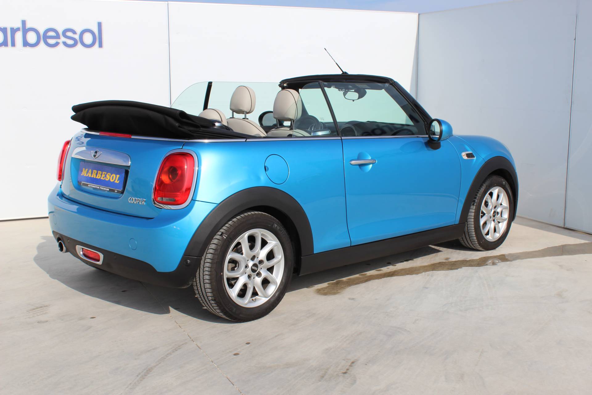 Coche de segunda mano MINI COOPER CABRIO AUTOMATICO AZUL REF.(273)